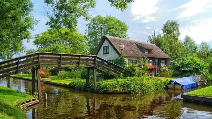 From Amsterdam: Private Sightseeing Tour to Giethoorn - Key Points