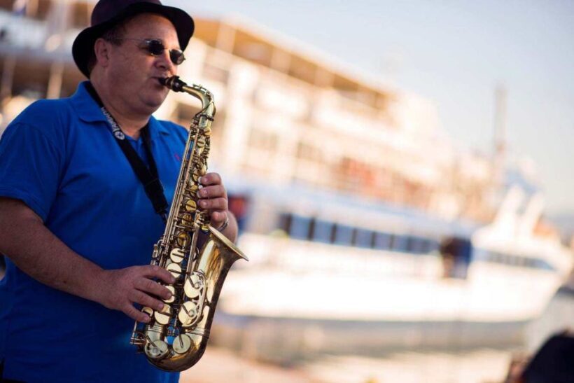 From Athens: Day Cruise to Hydra, Poros & Aegina with Lunch - Second Stop: Poros (50-minute stay)