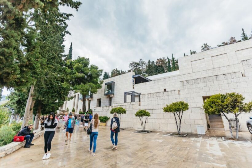From Athens: Day Trip to Delphi & Arachova with Audio Guide - Key Points