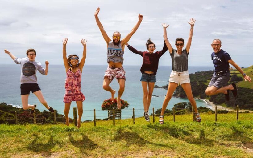 From Auckland: Waiheke Island Sip & Savour Tour with Lunch - Exploring the Charm of Oneroa Village