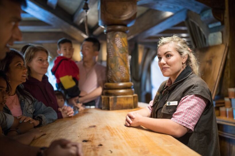 From Auckland: Waitomo & Hobbiton Bus Tour with Lunch - The Itinerary in Detail