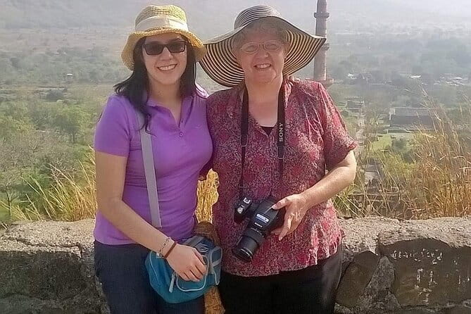 From Aurangabad: Day Tour of Ajanta & Ellora Caves all inclusive. - A Feast for the Eyes and Spirit: Lunch Break