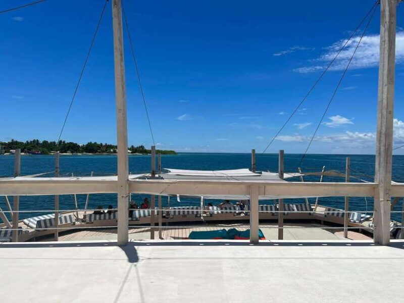 From Bacolod: Asia's Biggest Floating Bar on Lakawon Island - Key Points