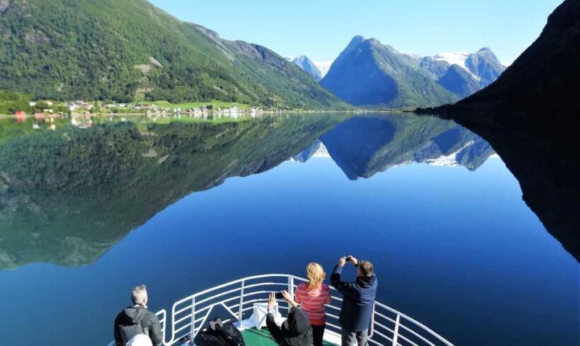 From Balestrand: Fjord Cruise to Fjærland - One-way - An Authentic Experience with Expert Commentary
