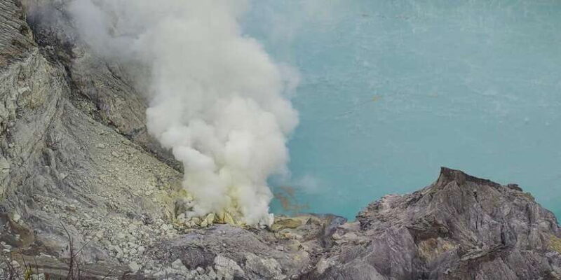 From Bali or Banyuwangi, Marvel at the Ijen Crater Sunrise - The Spectacular Sunrise and the Crater Lake