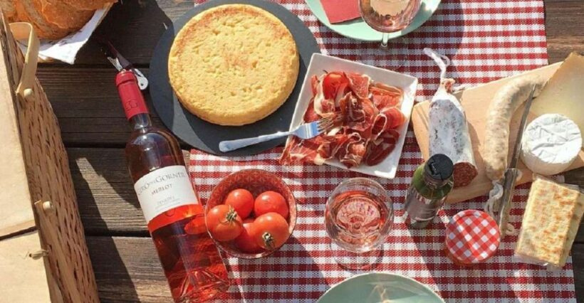 From Barcelona: 3 wineries with hotel pick-up and Lunch - FAQ