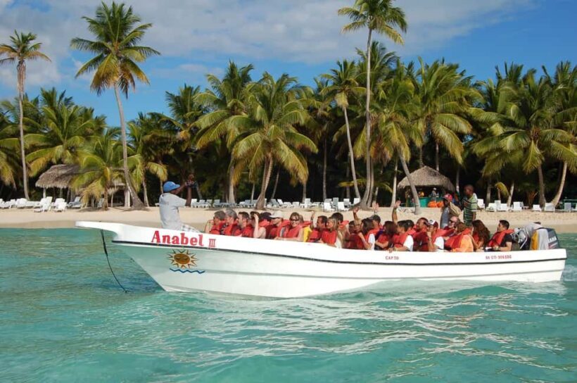 From Bayahíbe: Saona Island Catamaran Cruise with Buffet - Who Would Enjoy This Tour?