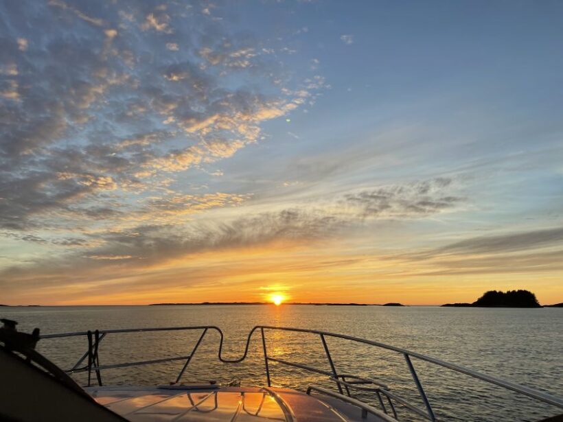 From Bergen: Private Cruise to Bekkjarvik w/ Snacks & Drinks - Snacks and Drinks: Relaxed Luxury on the Water