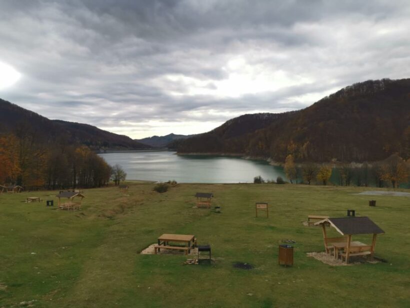 From Bucharest: Carpathian Villages and Sinaia Day Trip - Key Points