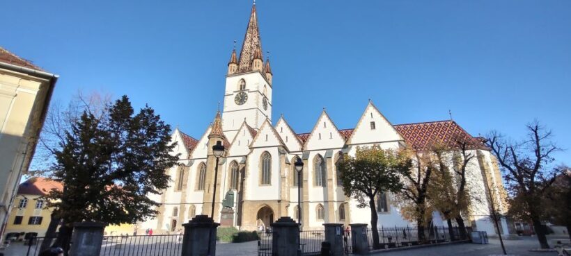 From Bucharest: Private 6-Day Dracula Tour in Transylvania - Accommodation and Meals