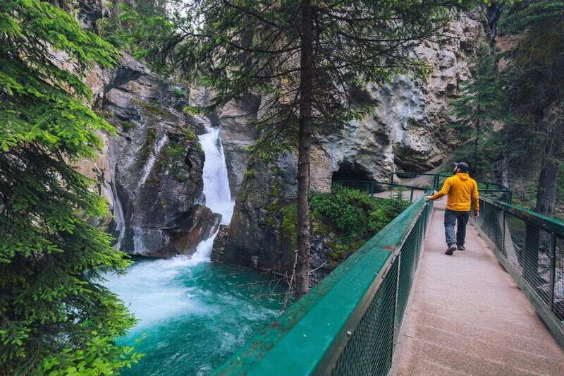 From Calgary: Banff, Moraine Lake and Lake Louise Tour - FAQ