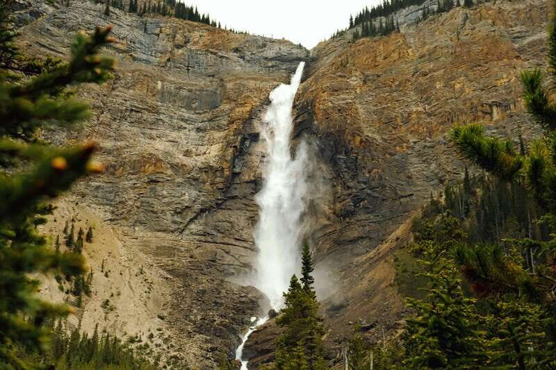 From Calgary: Moraine & Louise Lake, Banff & Falls Day Trip - Key Points