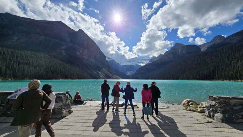 From Canmore/Banff:Moraine Lake & Lake Louise 1.5h per lake - An In-Depth Look at the Tour