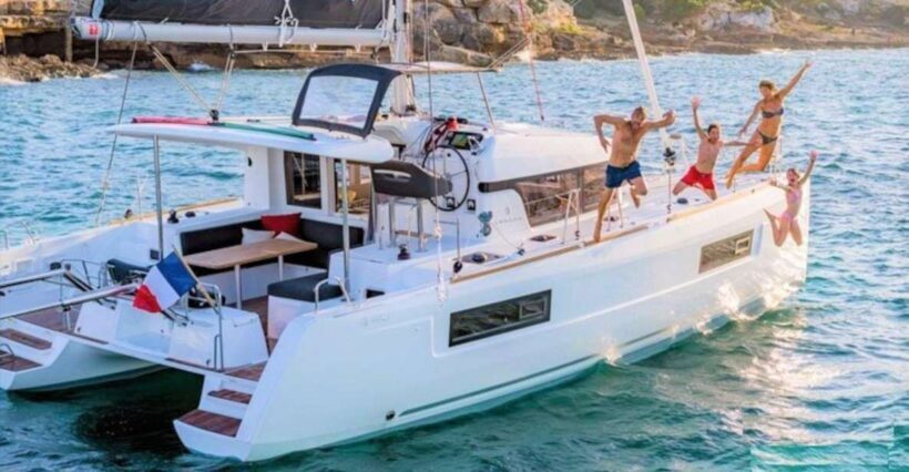 From Cannigione: Catamaran tour in La Maddalena Archipelago - FAQ