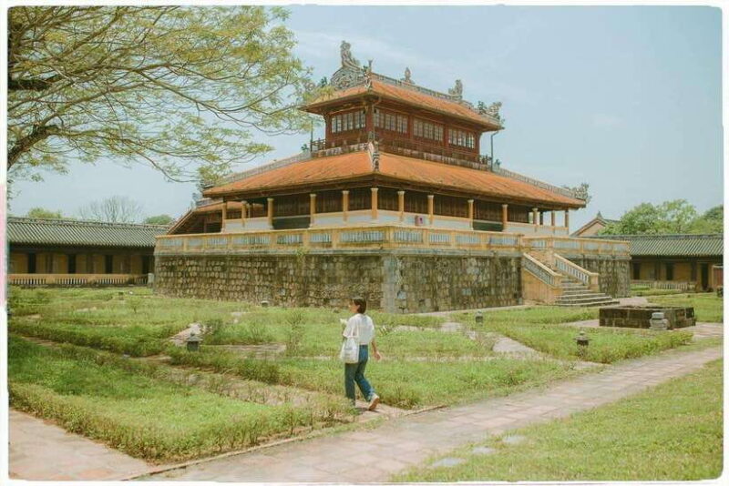 From Chan May Port: Hue City Sightseeing All Highlights Tour - First Stop: Dong Ba Market