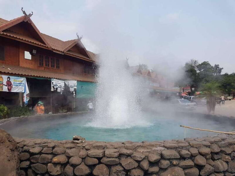 From Chiang Mai > Chiang Rai White & Blue Temple+Black House - Who Should Consider This Tour?