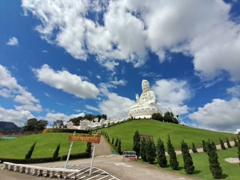 From Chiang Rai: Famous Temples and Golden Triangle Day Tour - Transportation and Group Size