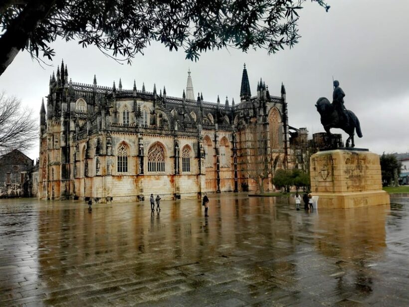 From Coimbra: Fátima Sanctuary, Batalha, Alcobaça and Nazaré - An In-Depth Look at the Itinerary