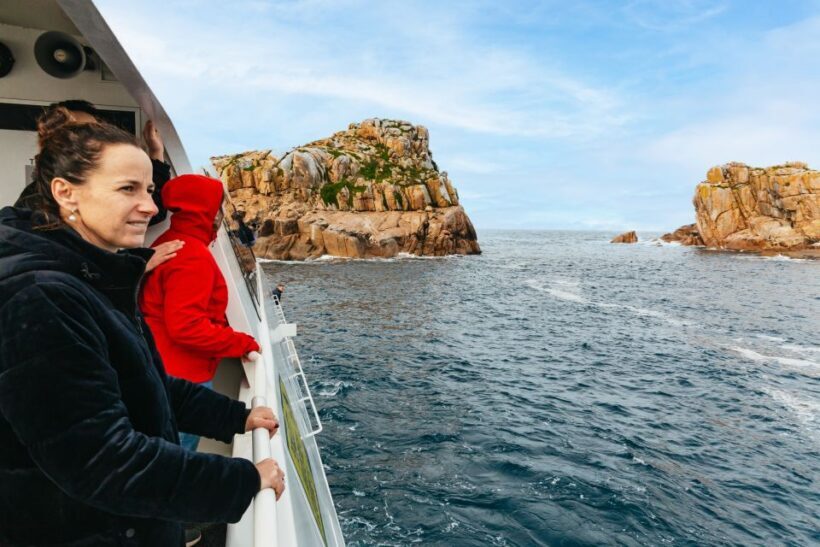 From Coles Bay: Wineglass Bay Cruise with Lunch - Key Points
