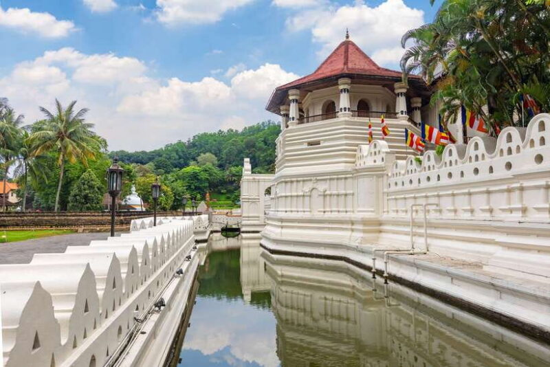 From Colombo: 2-Day All-Inclusive Kandy & Nuwara Eliya Tour - Exploring Nuwara Eliya: Waterfalls, Tea, and Lakes