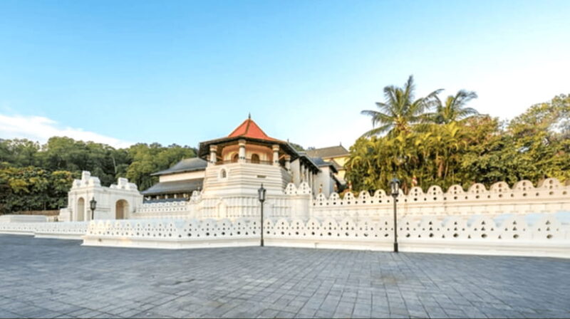 From Colombo: Kandy and Tea Plantations Day Trip - Exploring Kandy Lake and the City