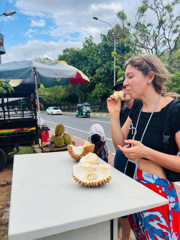 From Colombo/Negombo: Kitulgala Rafting, Ambuluwawa, Kandy - FAQs