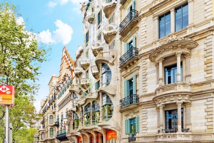 From Costa Brava: Barcelona and Antoni Gaudí's Work Bus Tour - Key Points