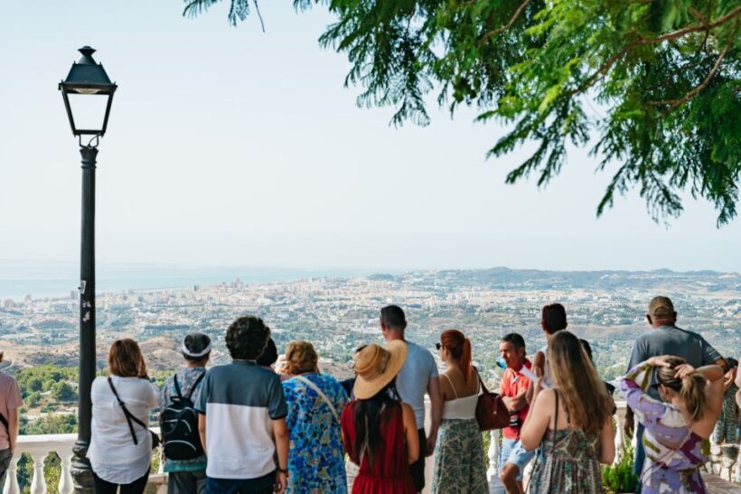 From Costa del Sol: Mijas, Marbella and Puerto Banús Tour - Guides and Commentary