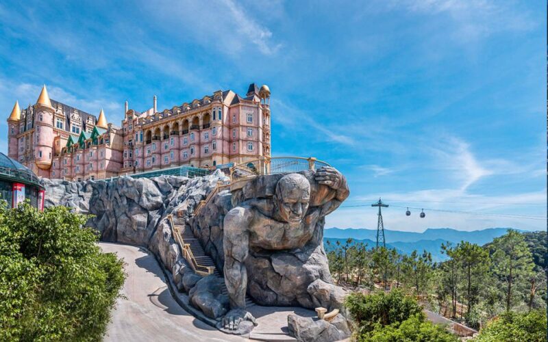 From Da Nang or Hoi An: Ba Na Hills Golden Bridge Tour - The Lunch Option and Food Experience