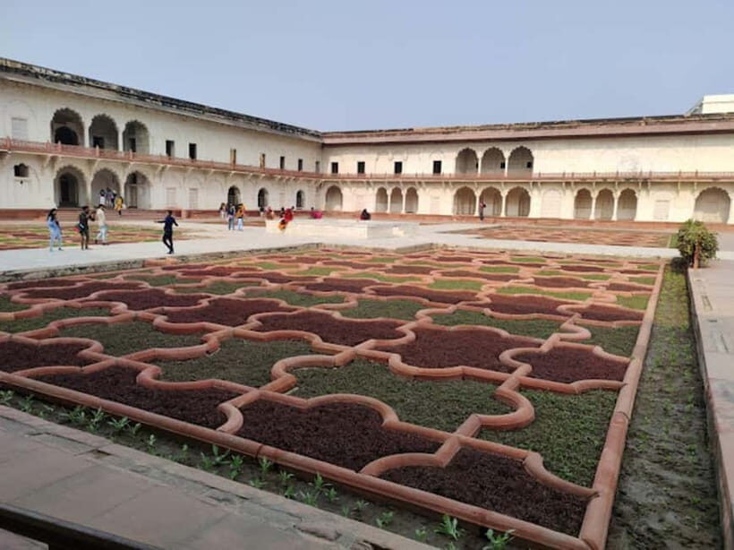 From Delhi: Agra Private Tour with Fast Entry to Taj mahal - A Well-Organized Day from Delhi to Agra