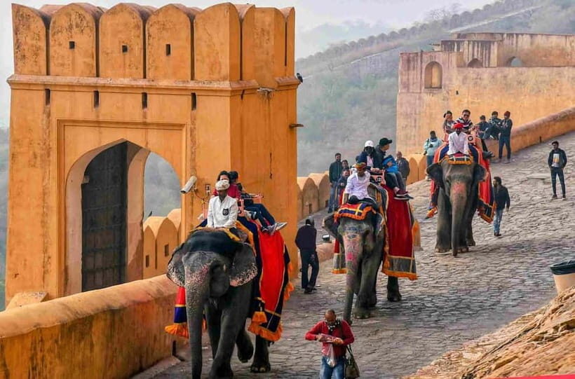 From Delhi: Jaipur Tour by Private Car or Express Train - Starting the Day: Early Morning Pickup and Departure