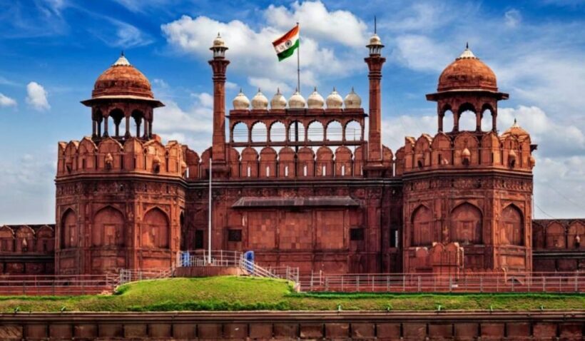 From Delhi: Old and New Delhi Sightseeing Tour with Guide - Detailed Tour Breakdown