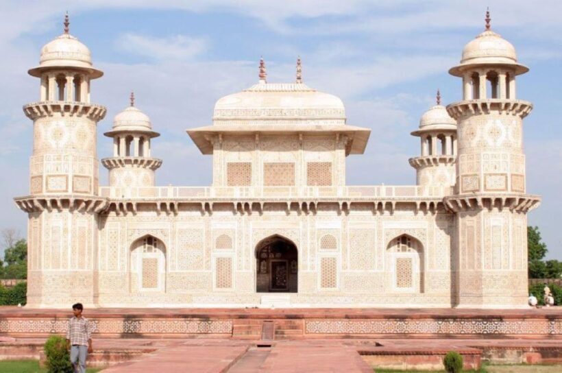 From Delhi: Private Taj Mahal, Agra Fort & Baby Taj Day Tour - Exploring the Taj Mahal: An Iconic Love Story