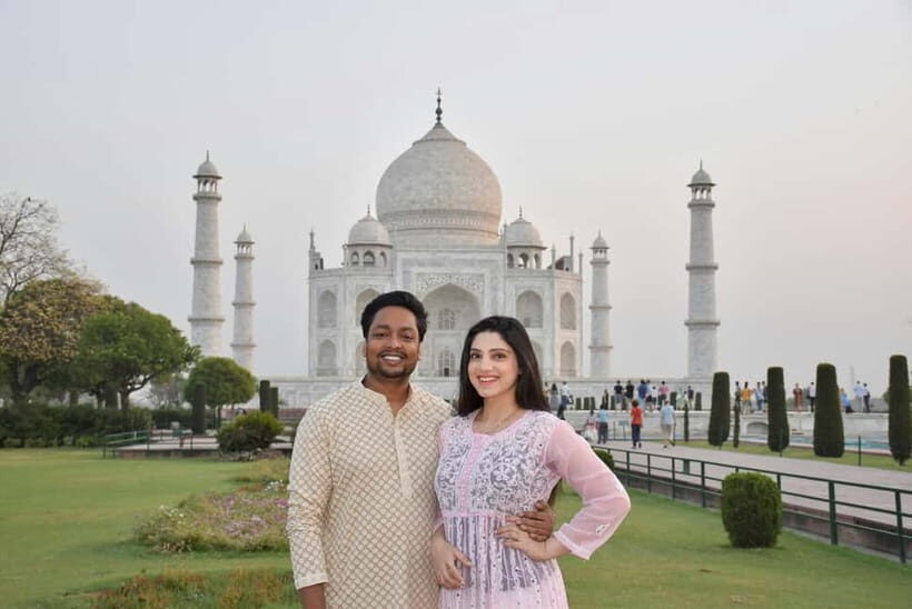 From Delhi: Private Taj Mahal & Agra Tour with 5* Lunch - The Journey Begins: From Delhi to Agra