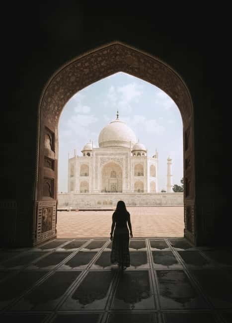 From Delhi: Private Taj Mahal & Agra Tour with 5* Lunch - Exploring Agra Fort: Mughal Majesty