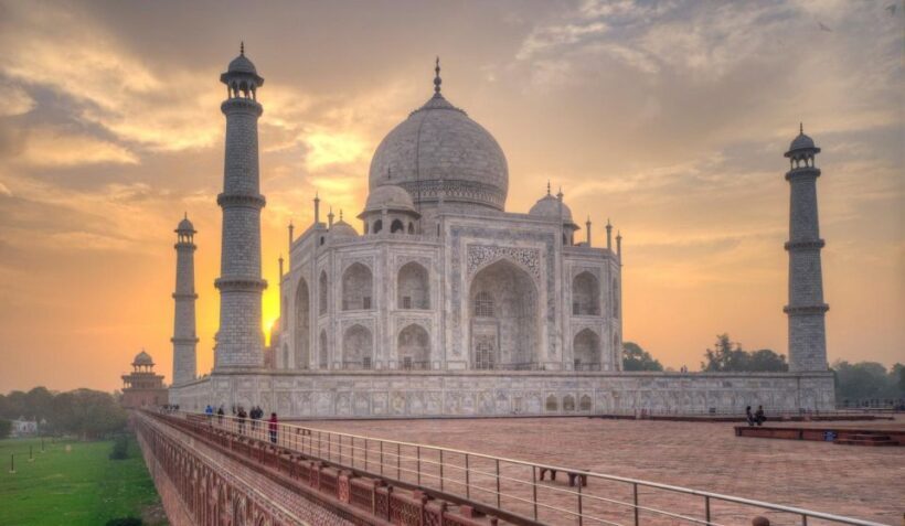 From Delhi: Private Taj Mahal & Agra Tour with 5* Lunch - The Experience in Detail