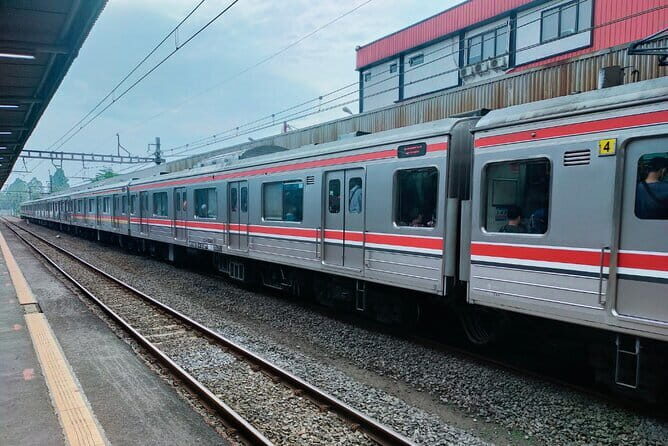 From Delhi: Private Taj Mahal Tour by Gatimaan Express Train - Key Points