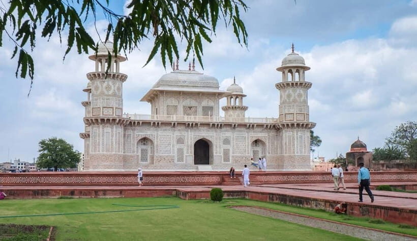 From Delhi: Taj Mahal & Agra Day Tour by Superfast Train - The Journey Begins: Seamless and Efficient