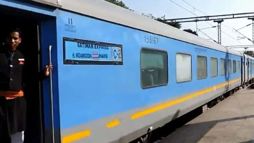 From Delhi: Taj Mahal & Agra Tour by Gatimaan Express Train - Authenticity and Local Flavor