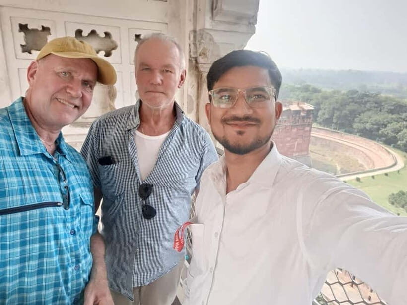 From Delhi: Taj Mahal & Agra With Fatehpur Sikri Day Tour - Exploring Agra Fort: A Majestic Red Fortress