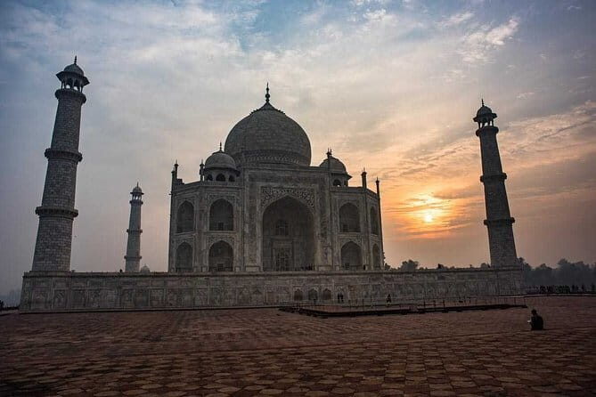 From Delhi: Taj Mahal Sunrise Agra Fort and Baby Taj Tour - Exploring Agra Fort
