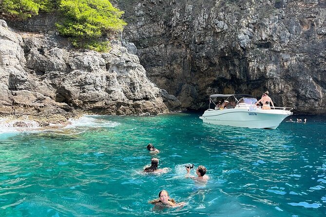 From Dubrovnik to the Elaphiti Islands, Korčula, Mljet, or Hvar - Activities and Amenities on Board