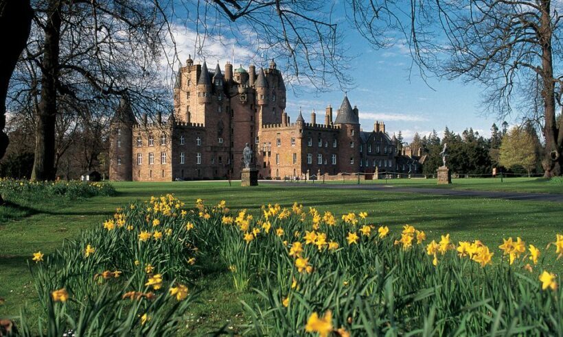 From Edinburgh: Glamis and Dunnottar Castles Tour in Spanish - Key Points