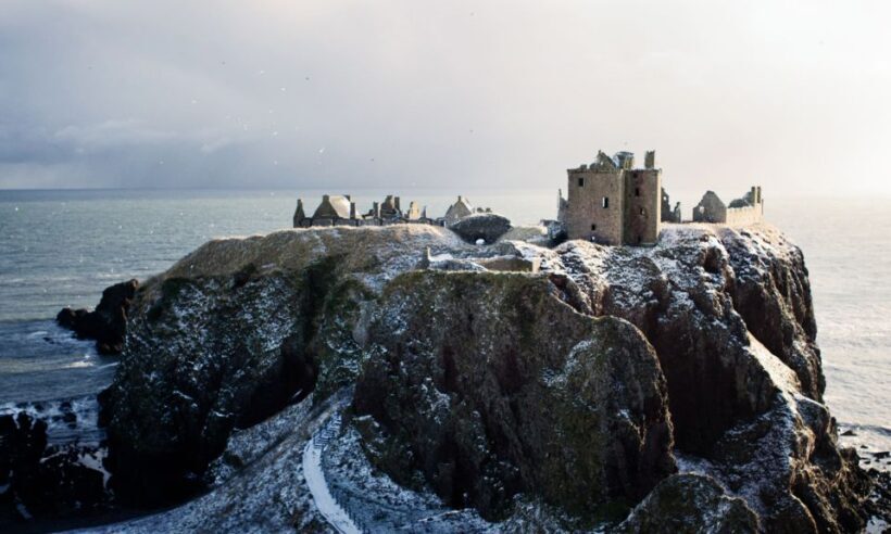 From Edinburgh: Glamis and Dunnottar Castles Tour in Spanish - An In-Depth Look at the Tour Experience