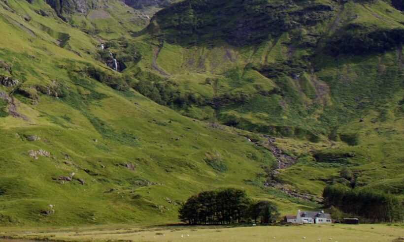 From Edinburgh: Loch Ness and Highlands Tour in Spanish - Practical Details and Tips