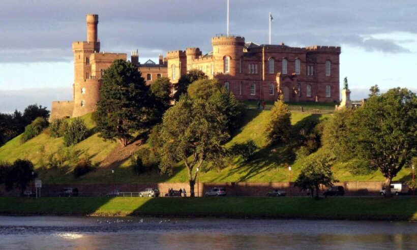 From Edinburgh: Loch Ness & Inverness Tour in Spanish - Exploring the Loch Ness & Inverness Tour in Spanish: A Deep Dive