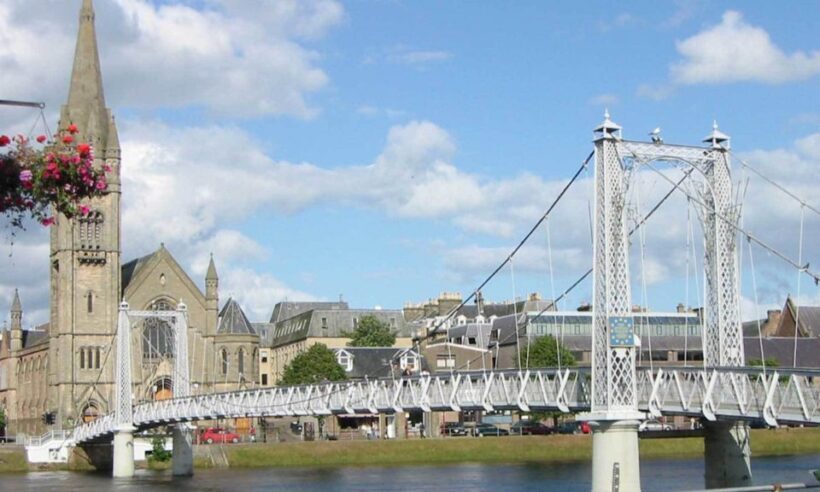 From Edinburgh: Loch Ness & Inverness Tour in Spanish - Who Is This Tour Best Suited For?
