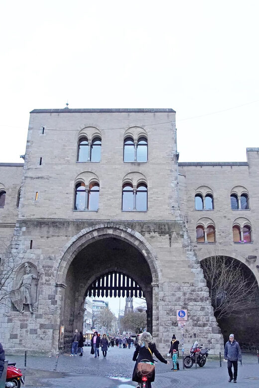 From Eigelstein to Nippes: city tour and wine hike - Who Should Consider This Tour?