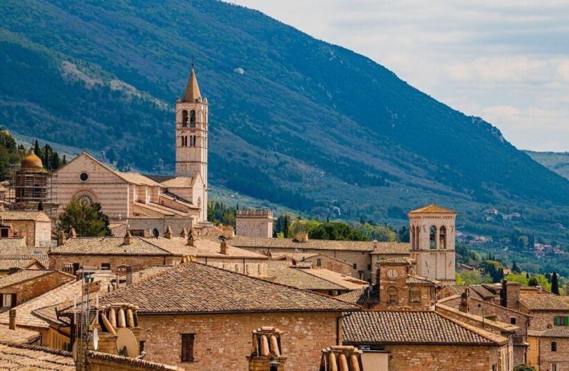 From Florence: Private Minivan Excursion to Assisi & Cortona - Authentic Experiences and Traveler Feedback