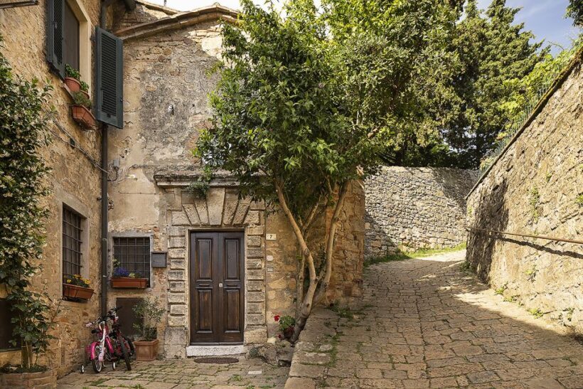 From Florence: PRIVATE Tour of San Gimignano and Volterra - Exploring Volterra: Ancient Roots and Artistic Treasures